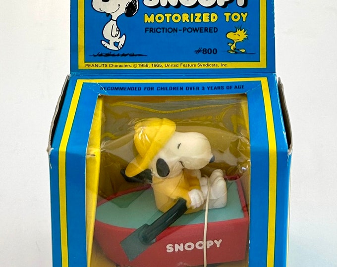 Vintage 1975 Aviva Peanuts Snoopy Motorized Toy ~ Snoopy in Red Row ...