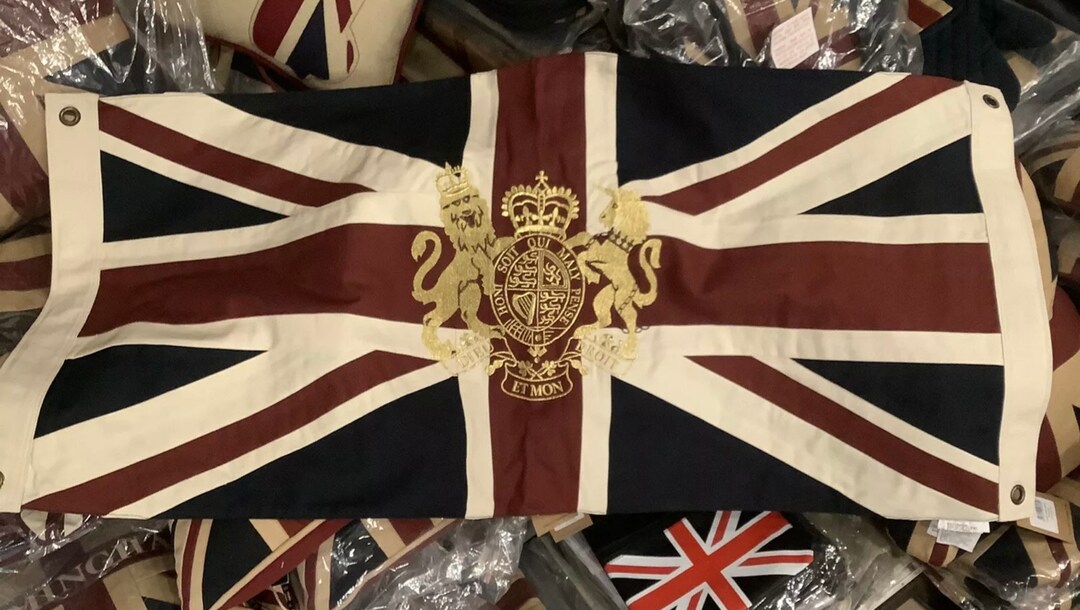 Union Jack/ Royal Crest/ Uk Tapestry Flag / Throw by Woven Magic ...
