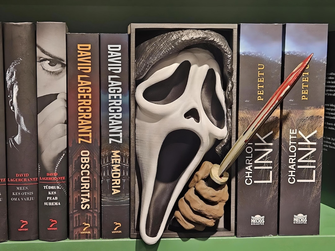 Ghostface Book Nook STL File Horror-themed 3D Printable Bookshelf ...