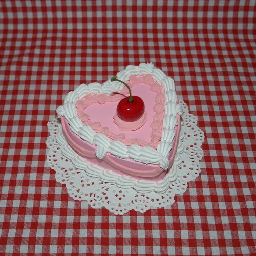 Fake Vintage Heart Cake - Etsy