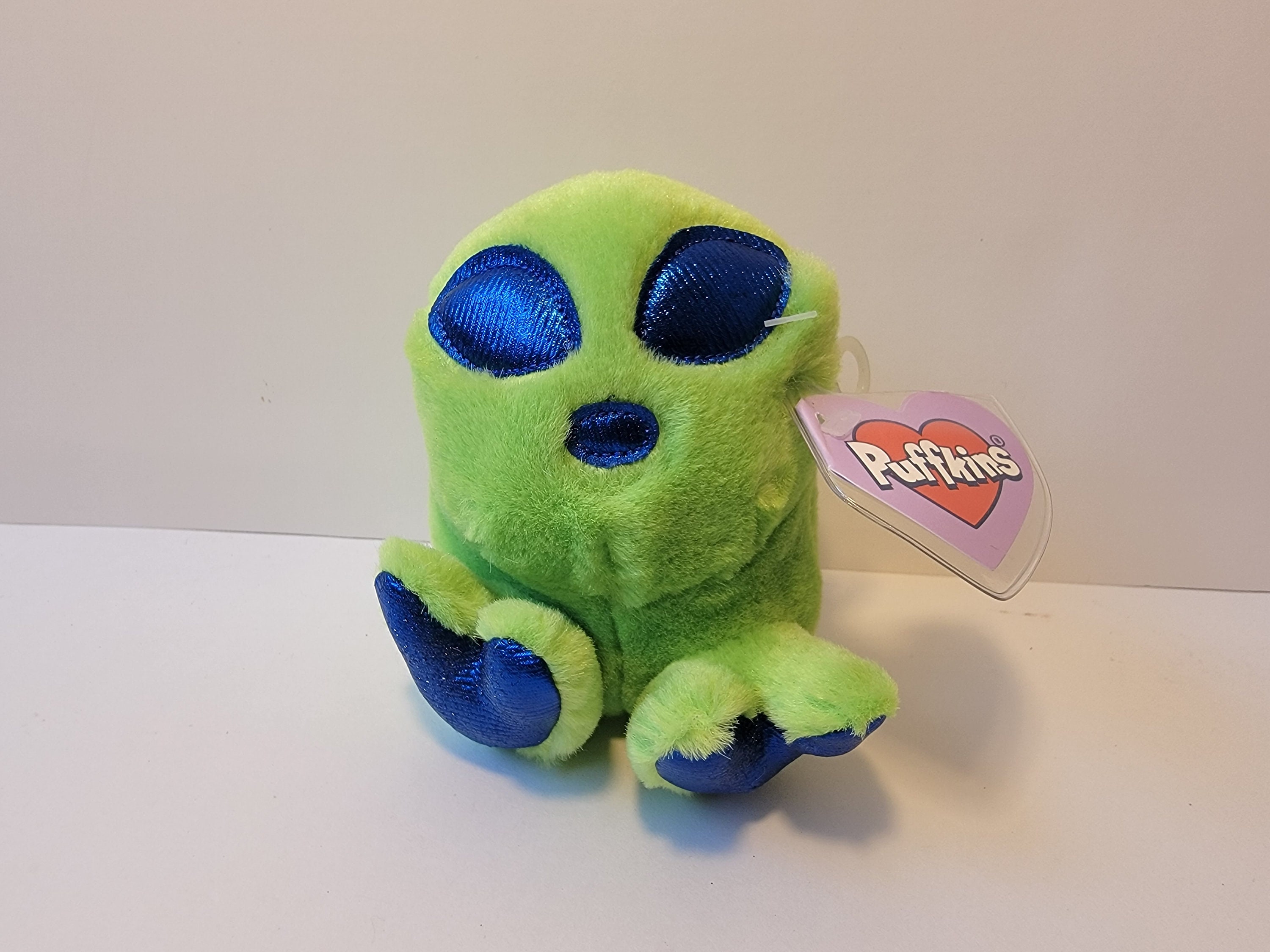 Vintage Puffkins Swibco Roswell Green Alien Bean Plush Blue Eyes New 4. ...