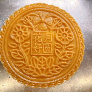 Fresh Made 500g Each Party Size Mooncake Oversize Family Size Best Gift ...