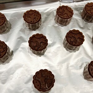 8pcs Chocolate Momoyama Mooncake With Egg Yolk Custard 50g Each (over ...