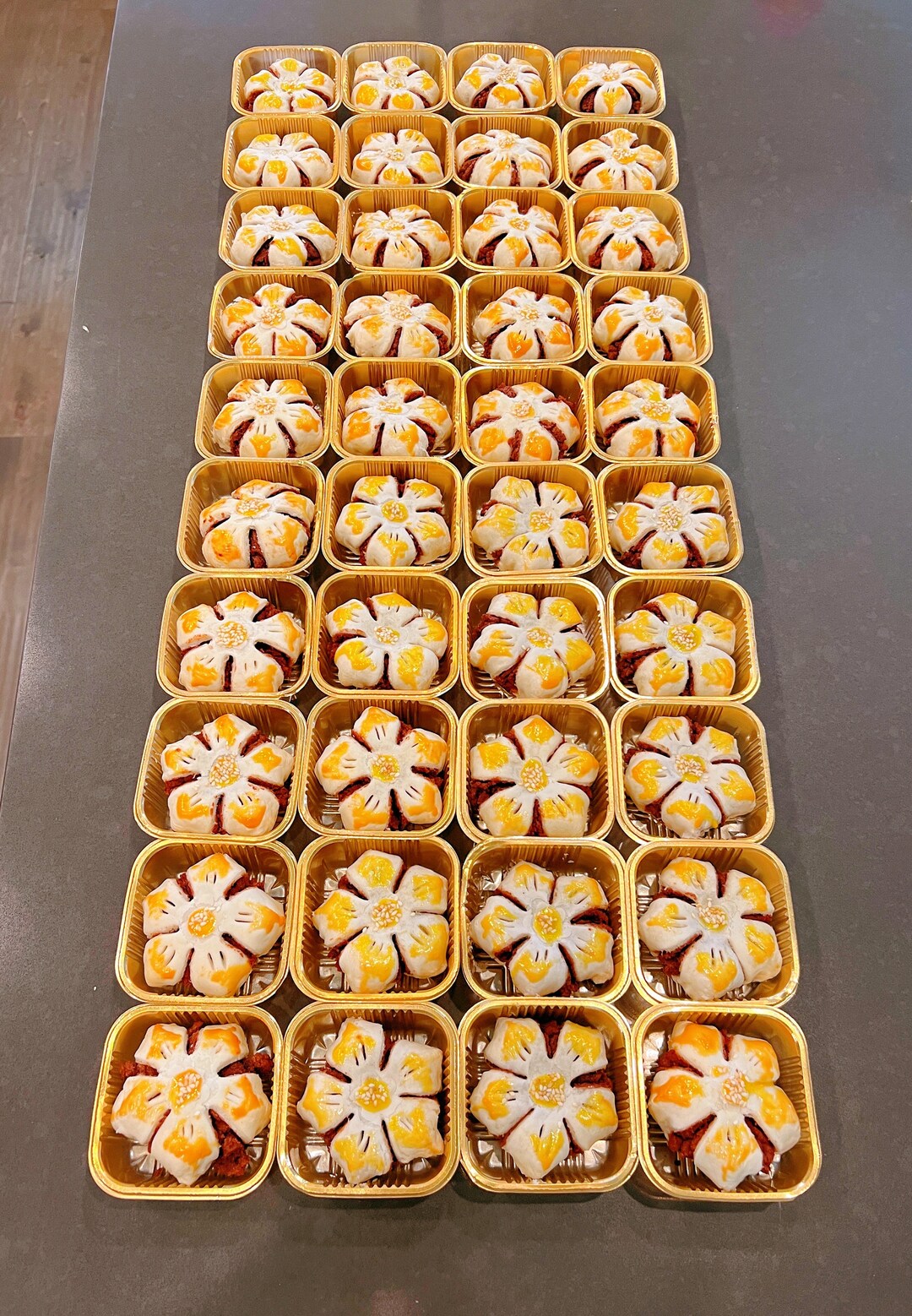 8pcs Imperial Court–inspired Dessert Flower-shaped Red Bean Puff Pastry ...
