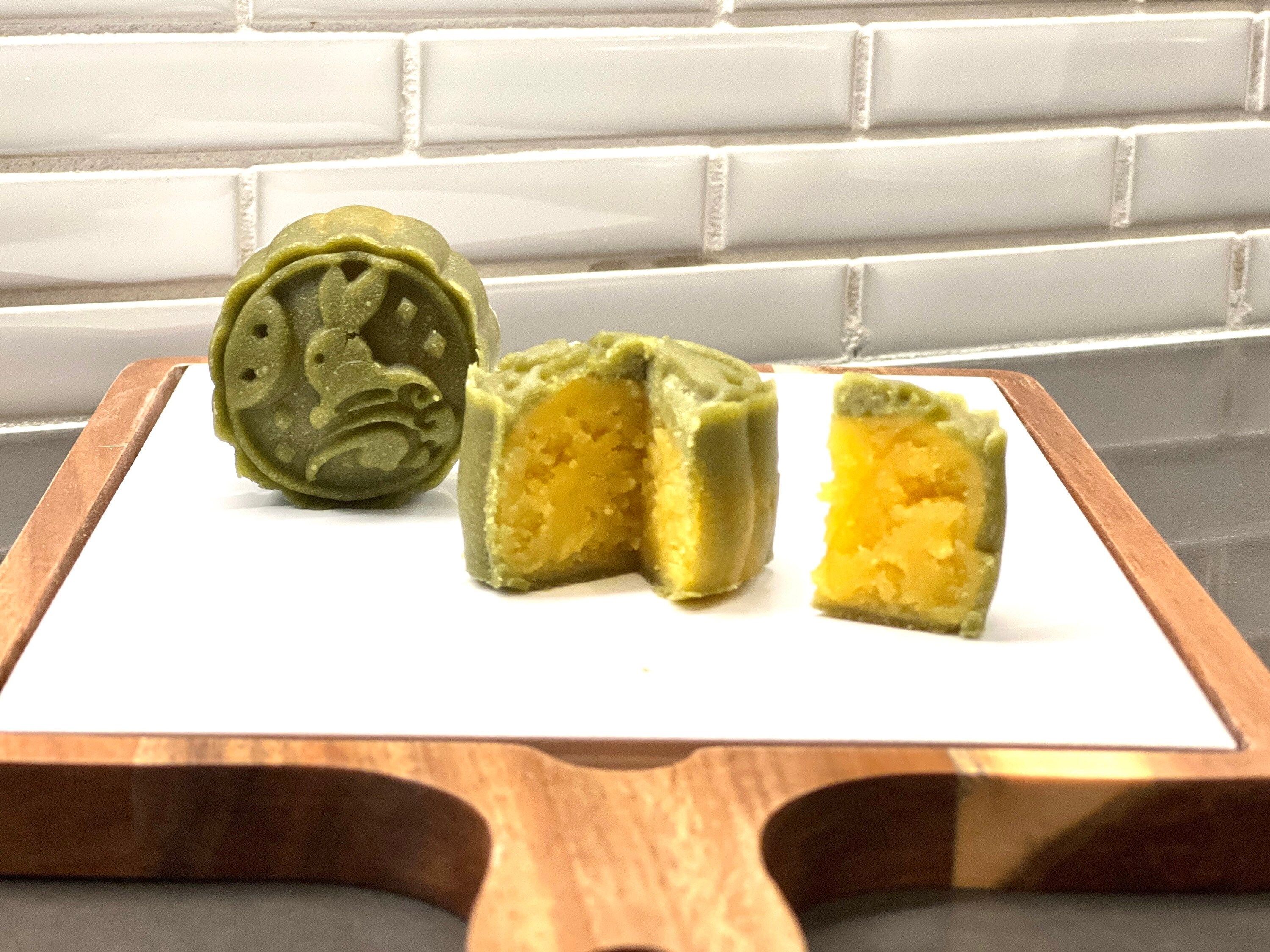 8pcs Matcha Momoyama Mooncake With Egg Yolk Custard 50g/each (over 35 ...