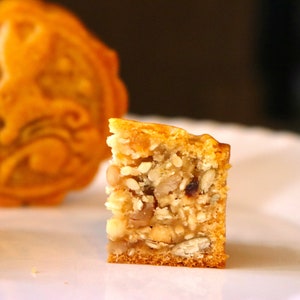 Fresh Made 500g Each Party Size Mooncake Oversize Family Size Best Gift ...