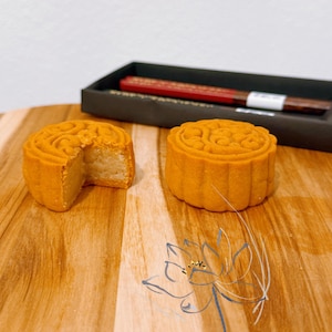 8pcs Fresh Made Mooncake Classic Lotus Seed Mooncakes Vegan No Egg ...