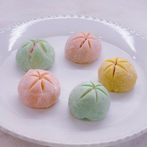 Royal King Palace Snack Colorful Puff Pastry Lotus Flowers Shortcake ...