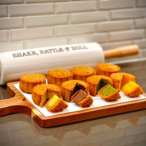 8pcs Fresh Made Mooncake 4-flavor Mixed Best Gift (over 35 Dollar Free ...