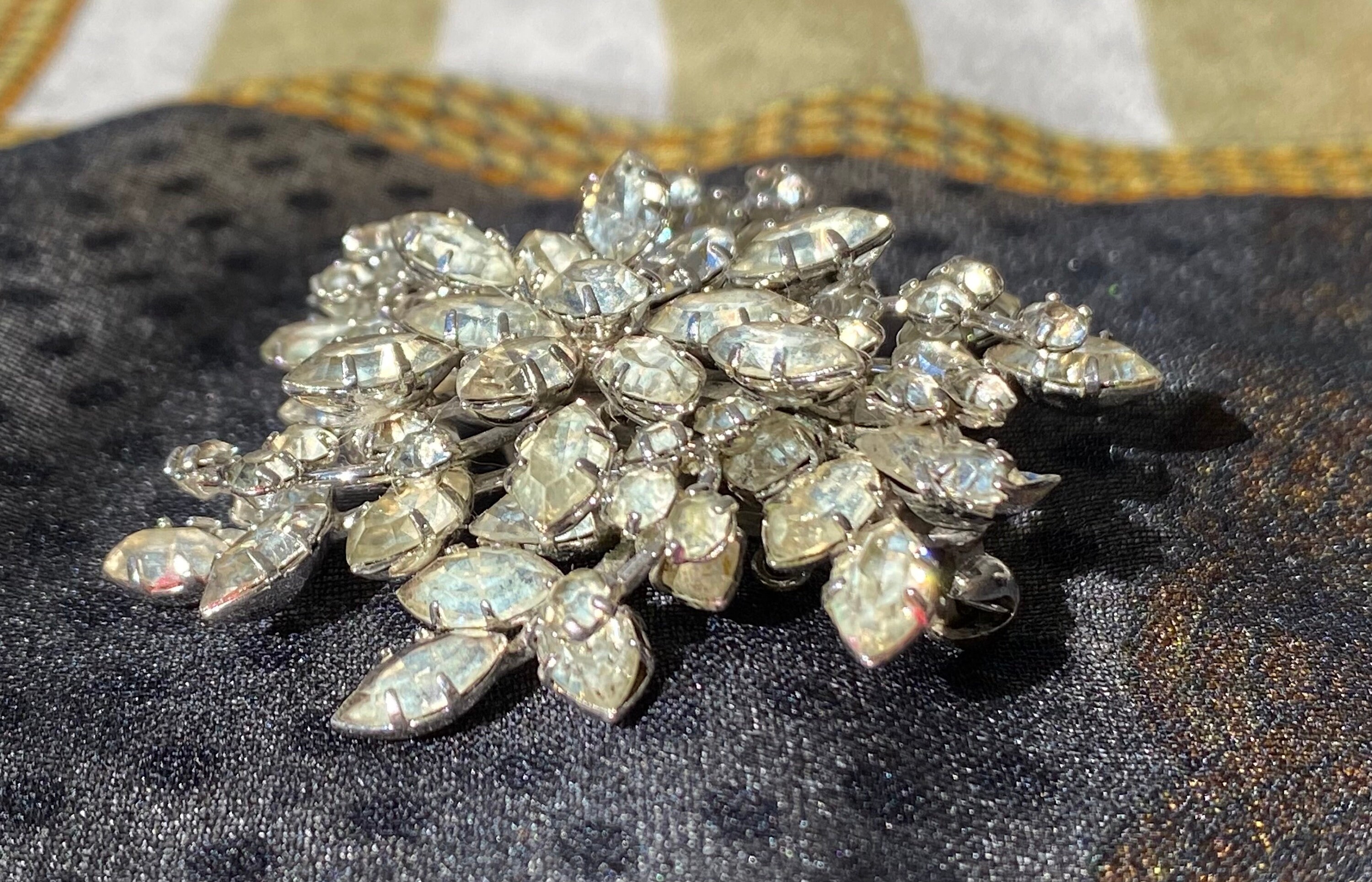 Stunning Donald Simpson, Jewel Crest Clear Water Lily Brooch, Signed - Etsy