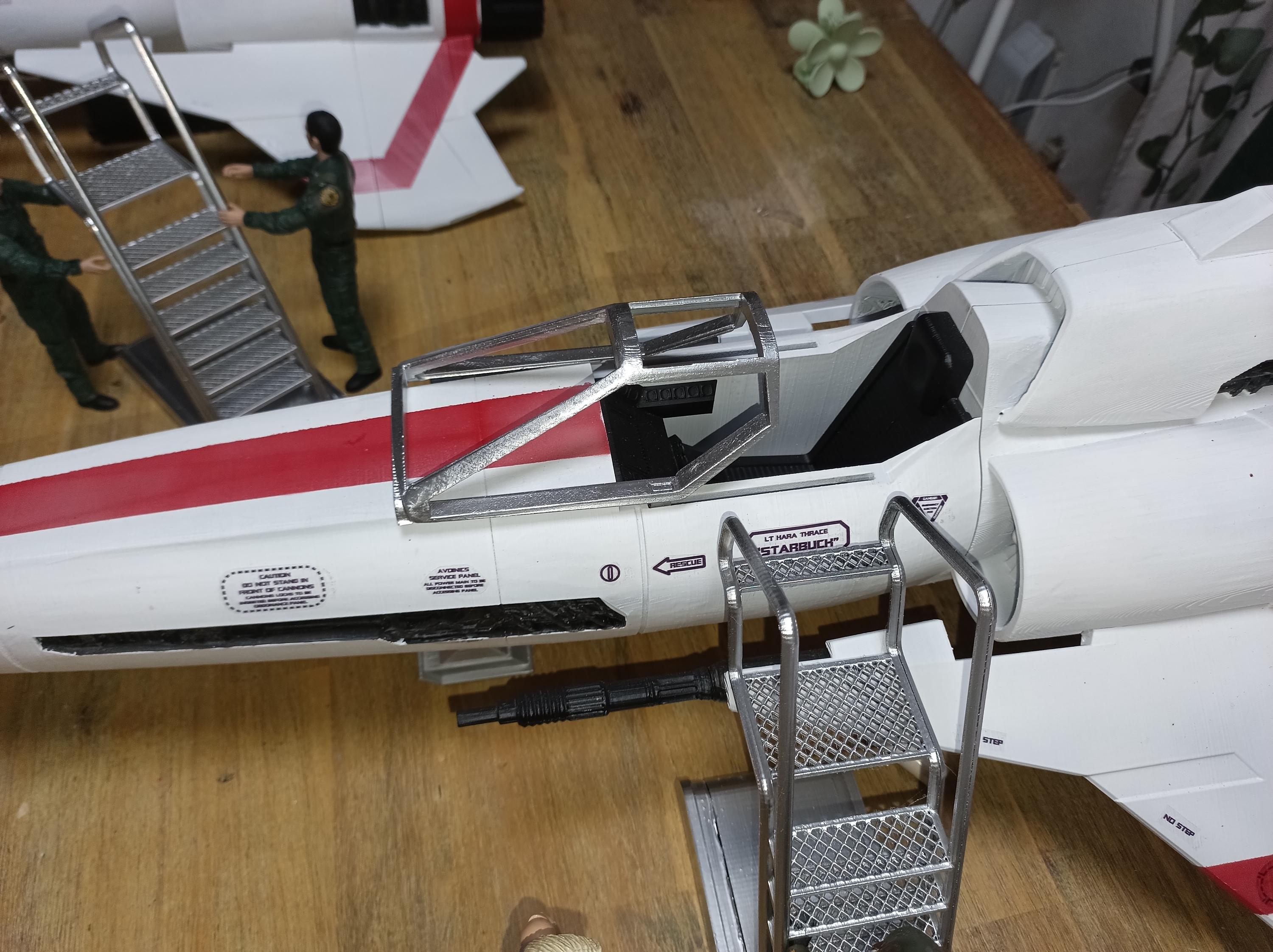 BSG - Colonial Viper MKII - Diamond Select Scale - Battlestar Galactica ...