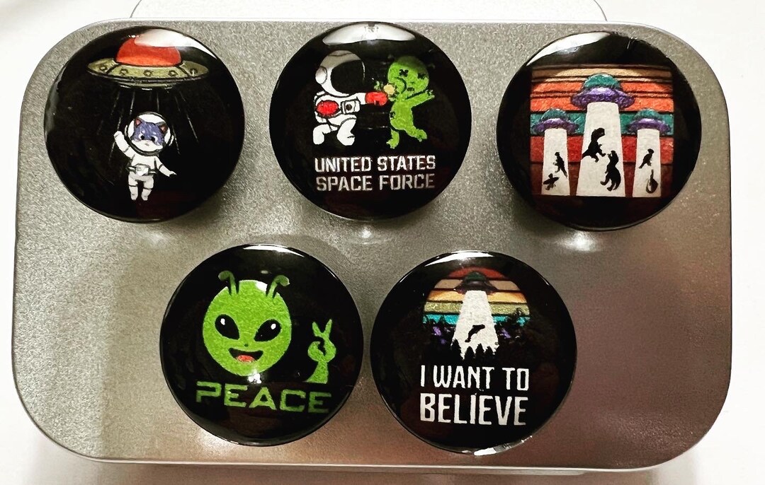 Alien Magnets - Etsy