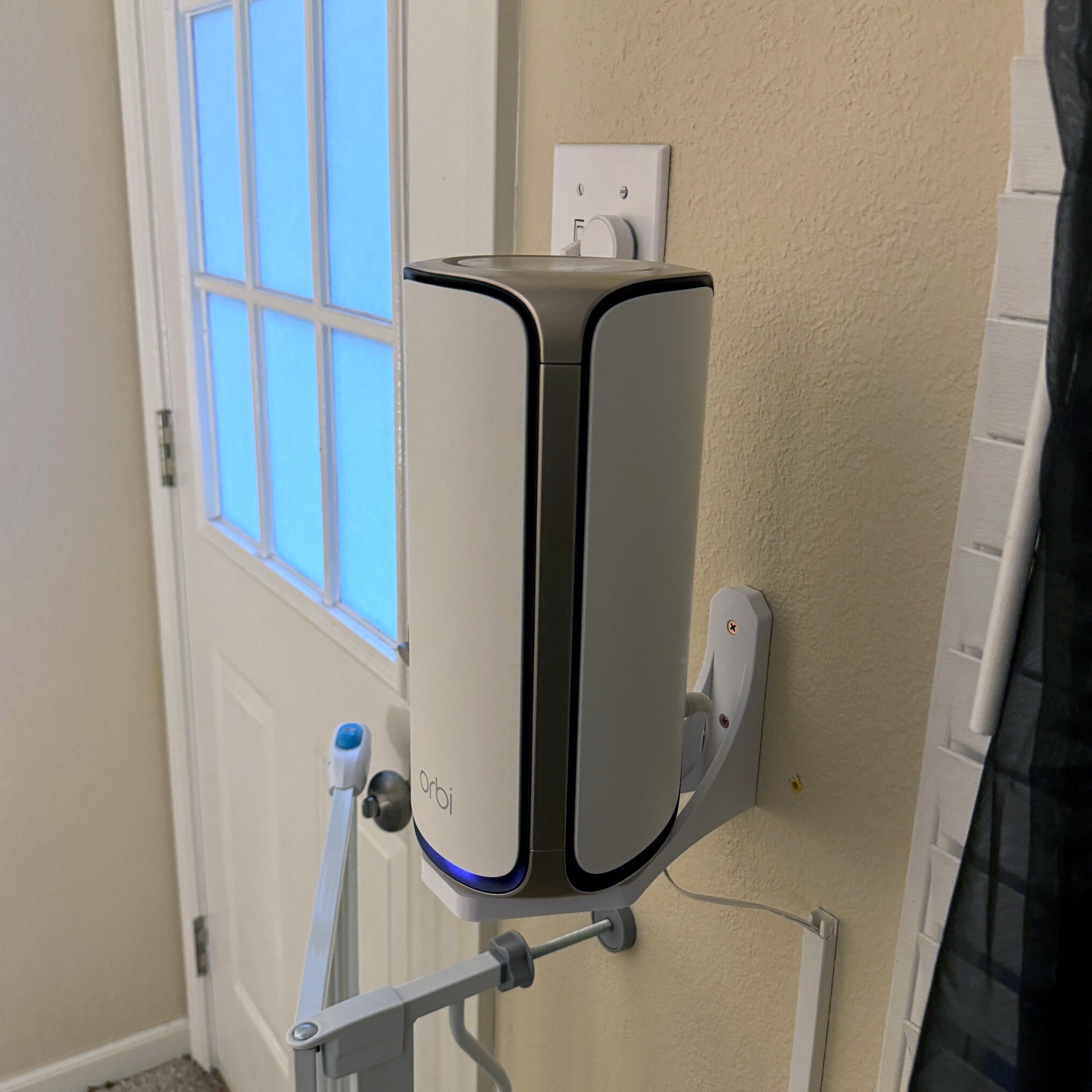 Wall Stand Shelf Mount for NETGEAR Orbi 970 Series RBE970 BE27000 ...