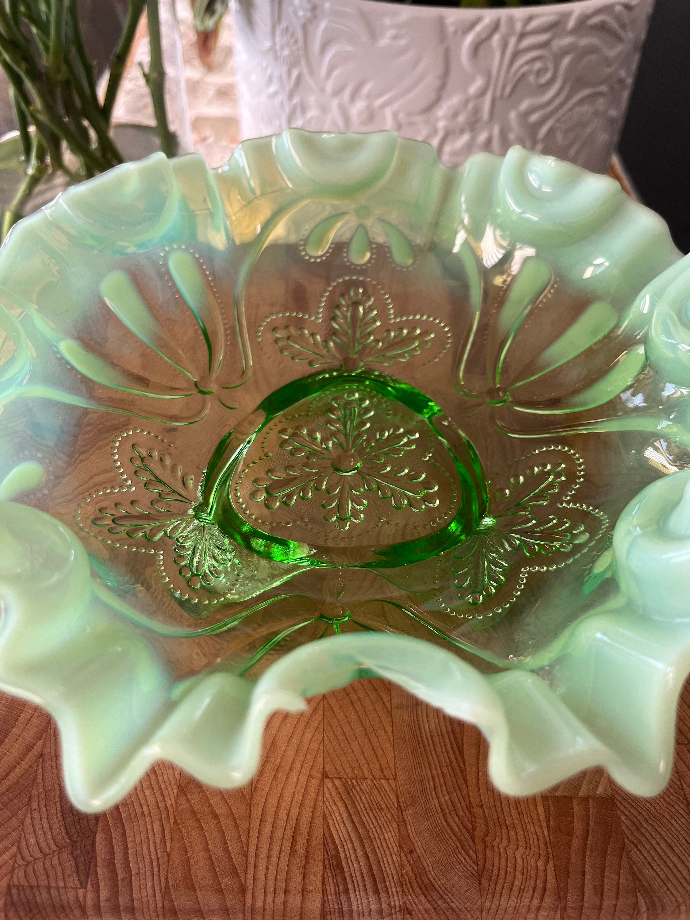 Jefferson Meander Green Opalescent Meander Ruffled 3-toed Footed ...