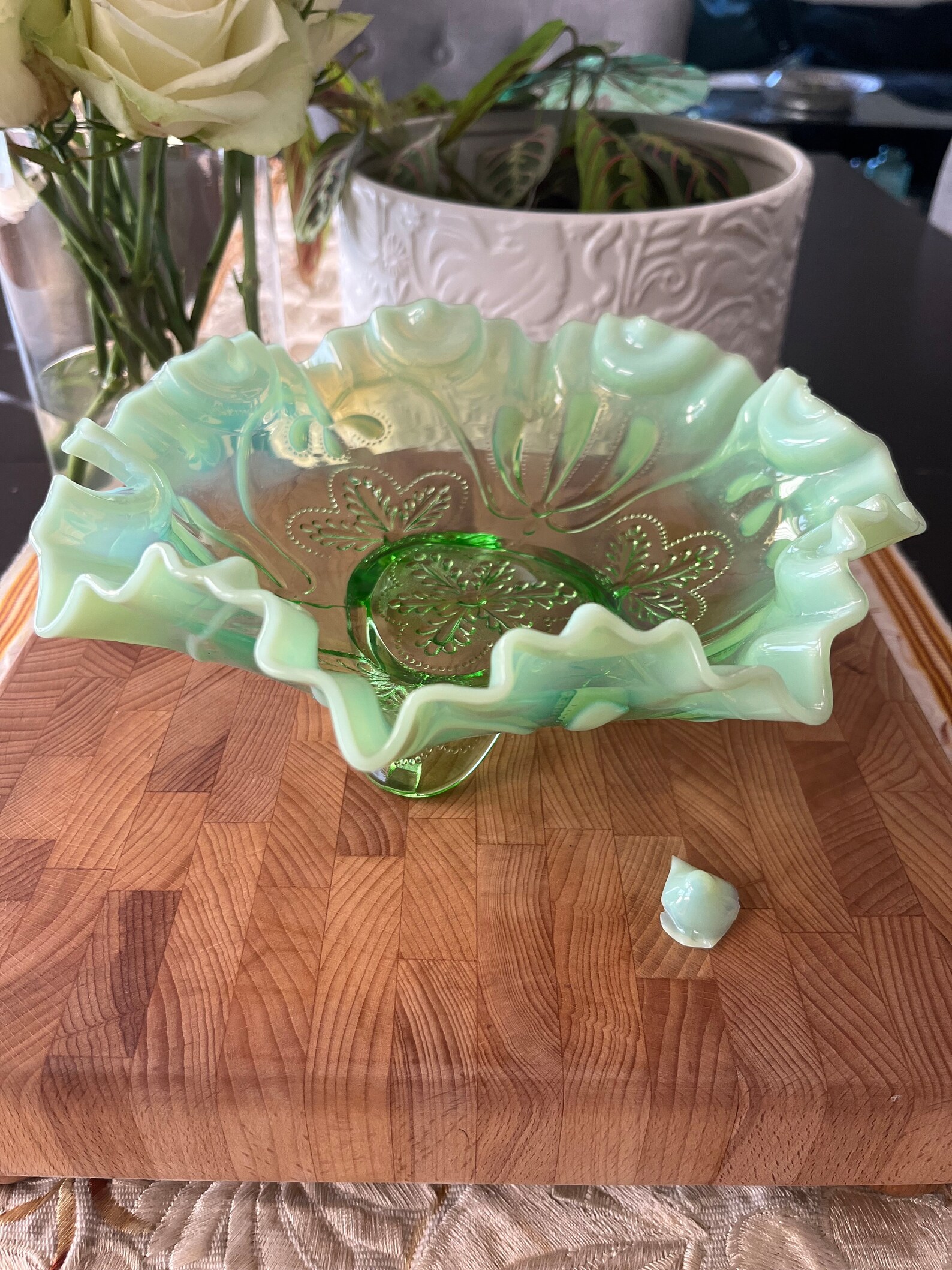 Jefferson Meander Green Opalescent Meander Ruffled 3-toed Footed ...