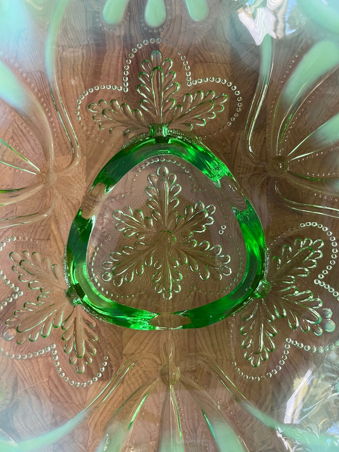 Jefferson Meander Green Opalescent Meander Ruffled 3-toed Footed ...