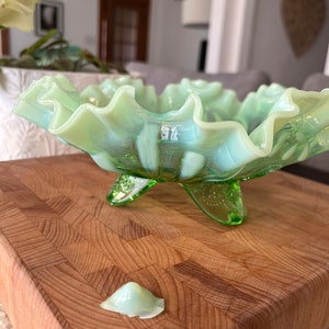 Jefferson Meander Green Opalescent Meander Ruffled 3-toed Footed ...