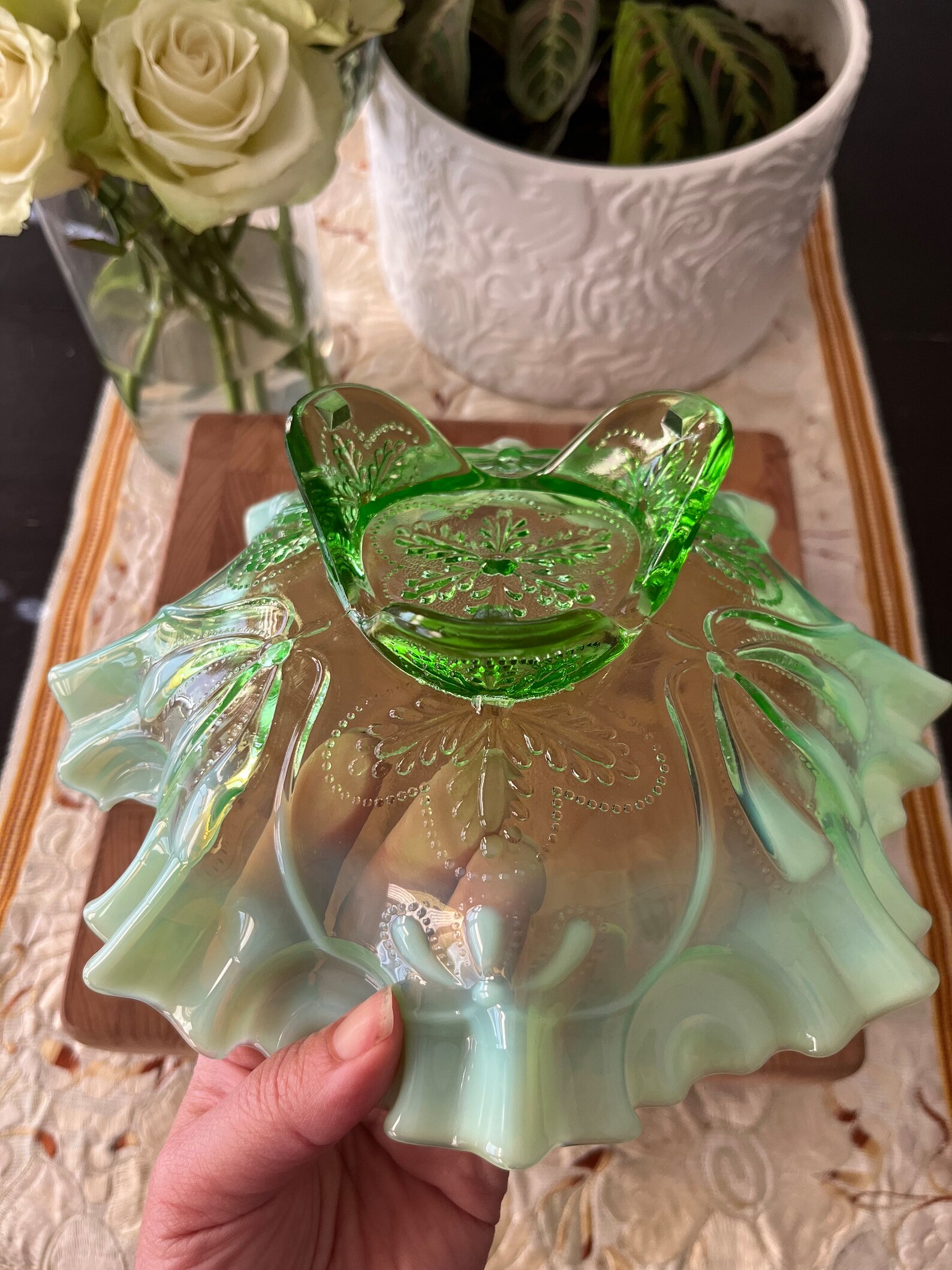 Jefferson Meander Green Opalescent Meander Ruffled 3-toed Footed ...