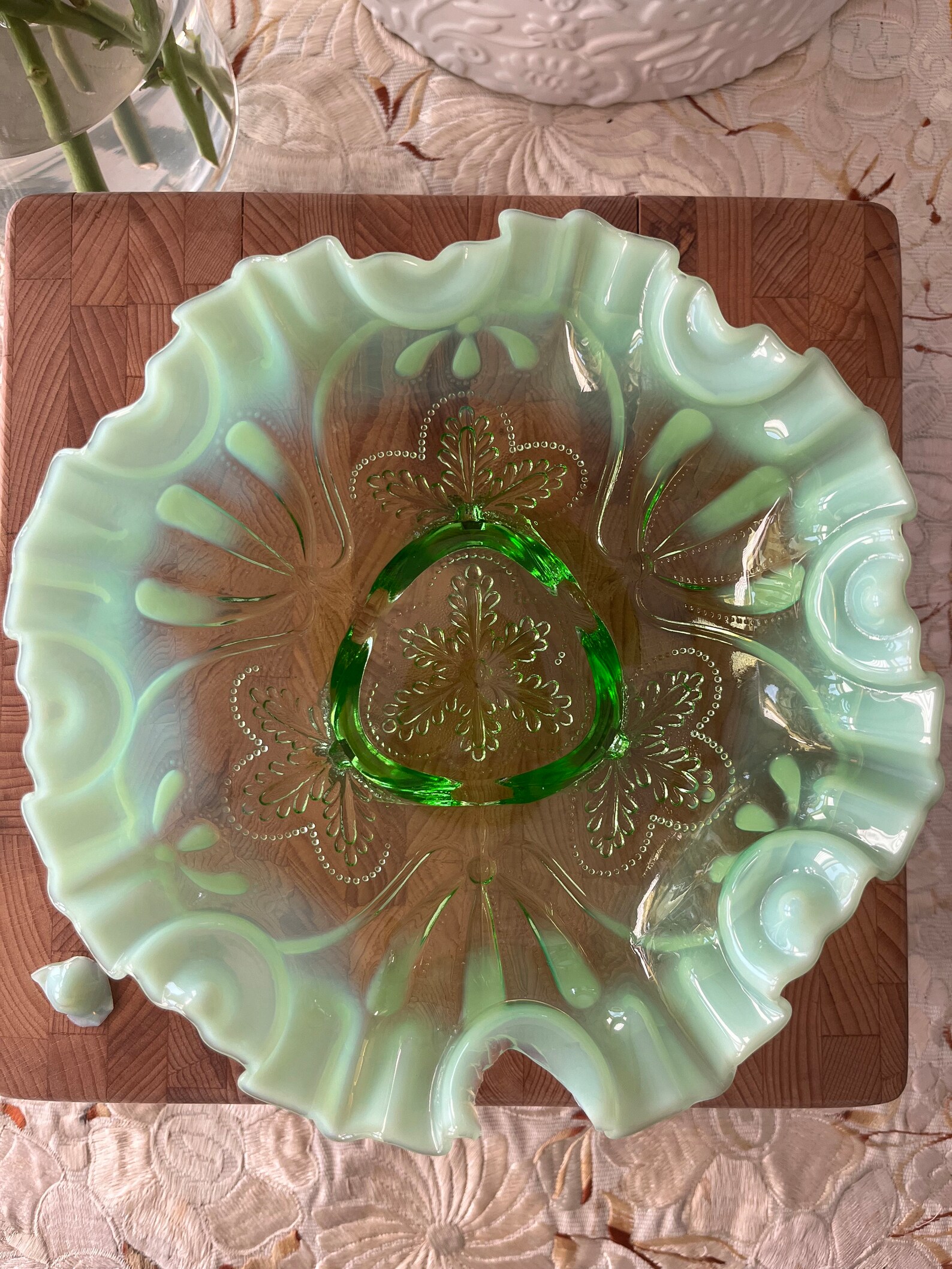 Jefferson Meander Green Opalescent Meander Ruffled 3-toed Footed ...