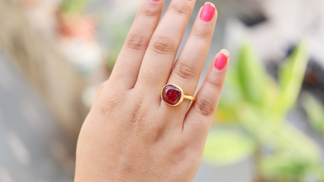 Old Red Spinal Ring, Matte Finish Textured Gold Ring for Women ...