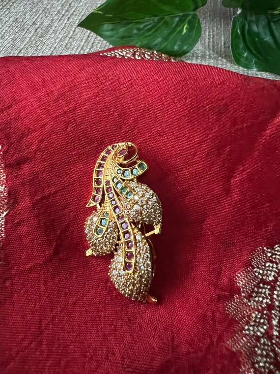 Designer saree pin store