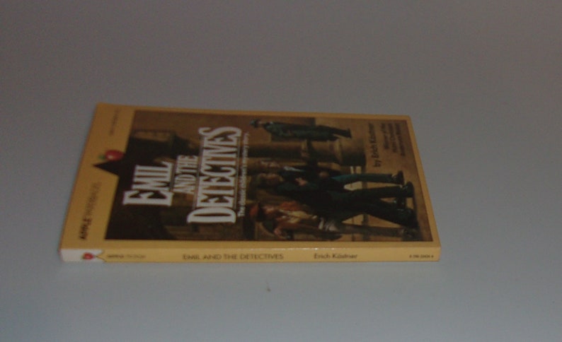 Emil and the Detectives the Classic Children's Mystery Story by Erich ...
