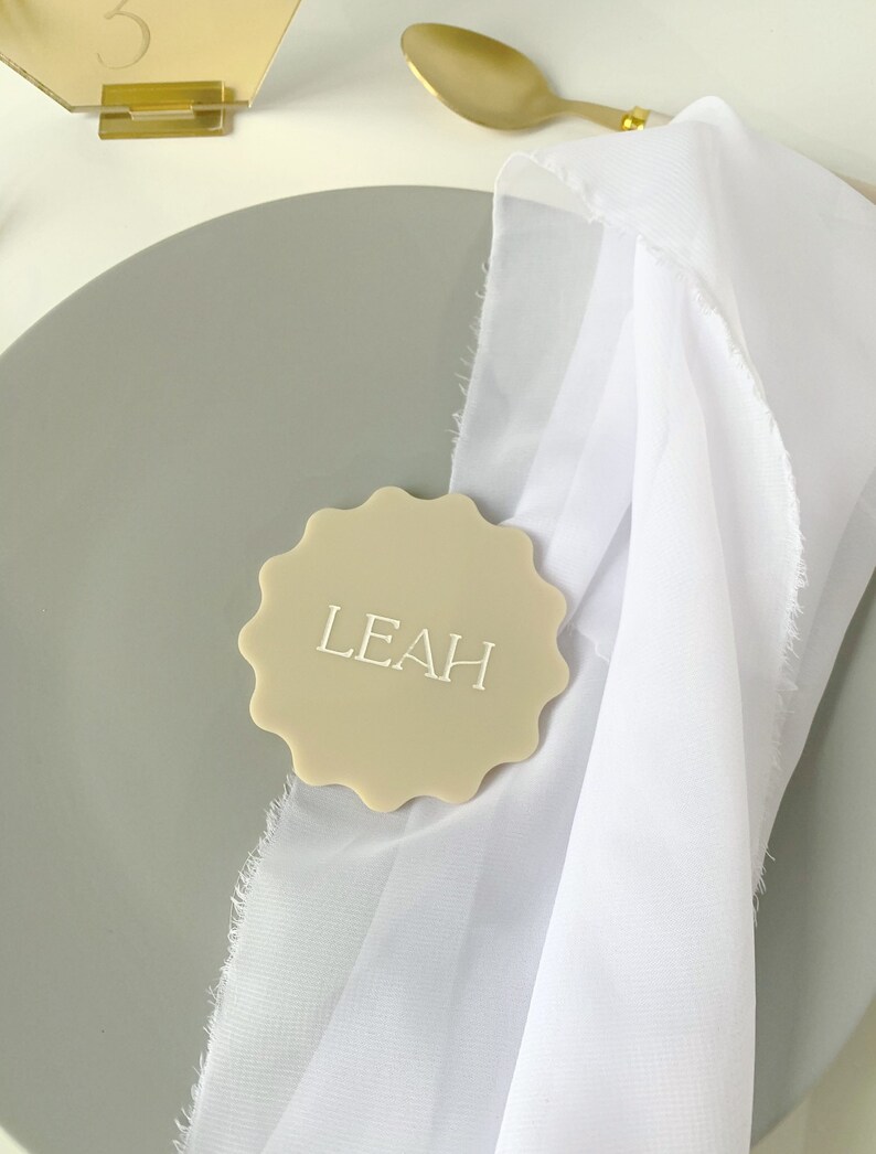Modern Wedding Place Card, Minimalist Acrylic Wave Circle Gold Name ...