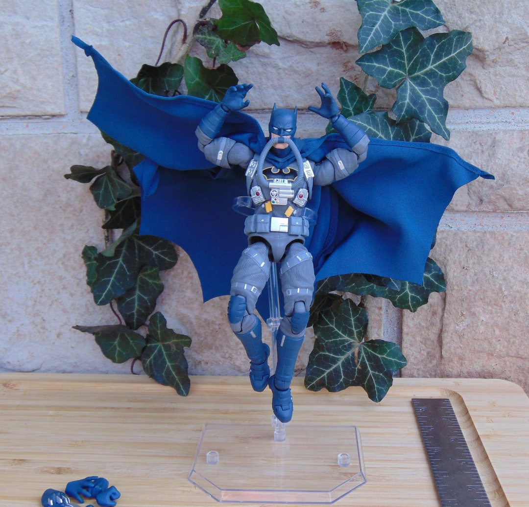Classic DC Comics in Flight Batman Action Figure, 2003 HUSH Graphic ...