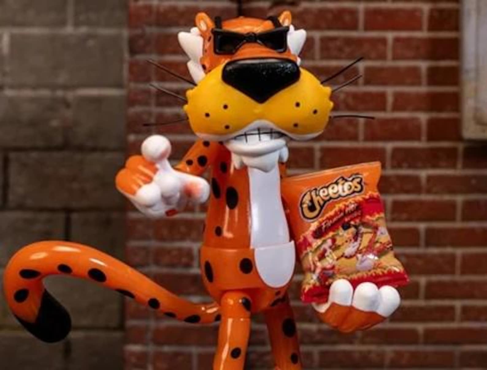 Classic Chip Mascot Chester Cheetah Glow-in-the-dark Action Figure ...