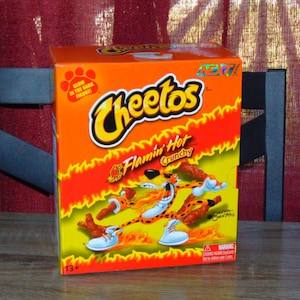 Classic Chip Mascot Chester Cheetah Glow-in-the-dark Action Figure ...