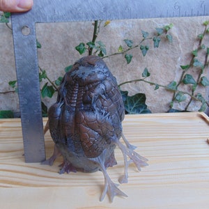 1984 GREMLINS Movie NECA GREMLIN Egg Action Figure Custom Display ...