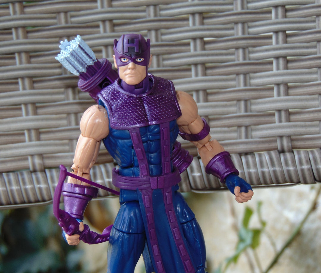 Avengers Retro Collection Marvel Legends Classic Comics Costume HAWKEYE ...