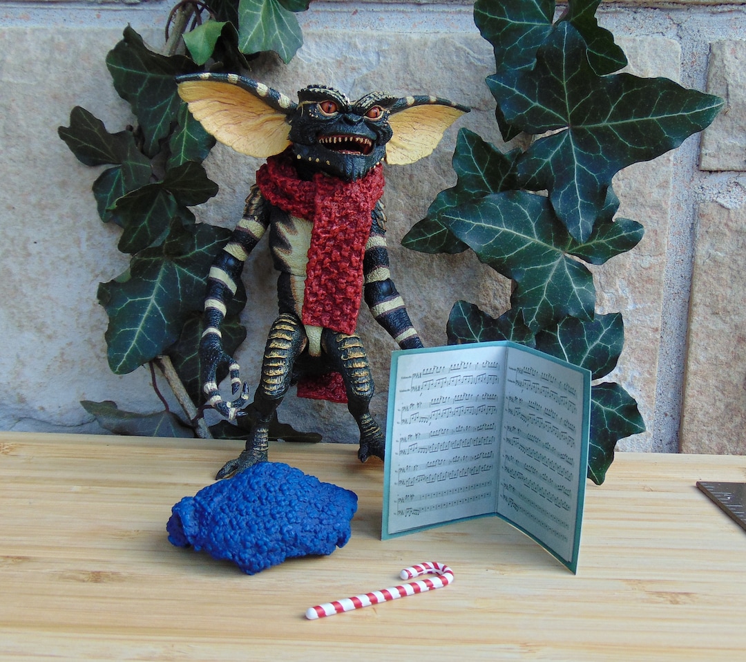 1990 GREMLINS 2 New Batch Movie Winter Fun Gremlin Action Figure, Scarf ...
