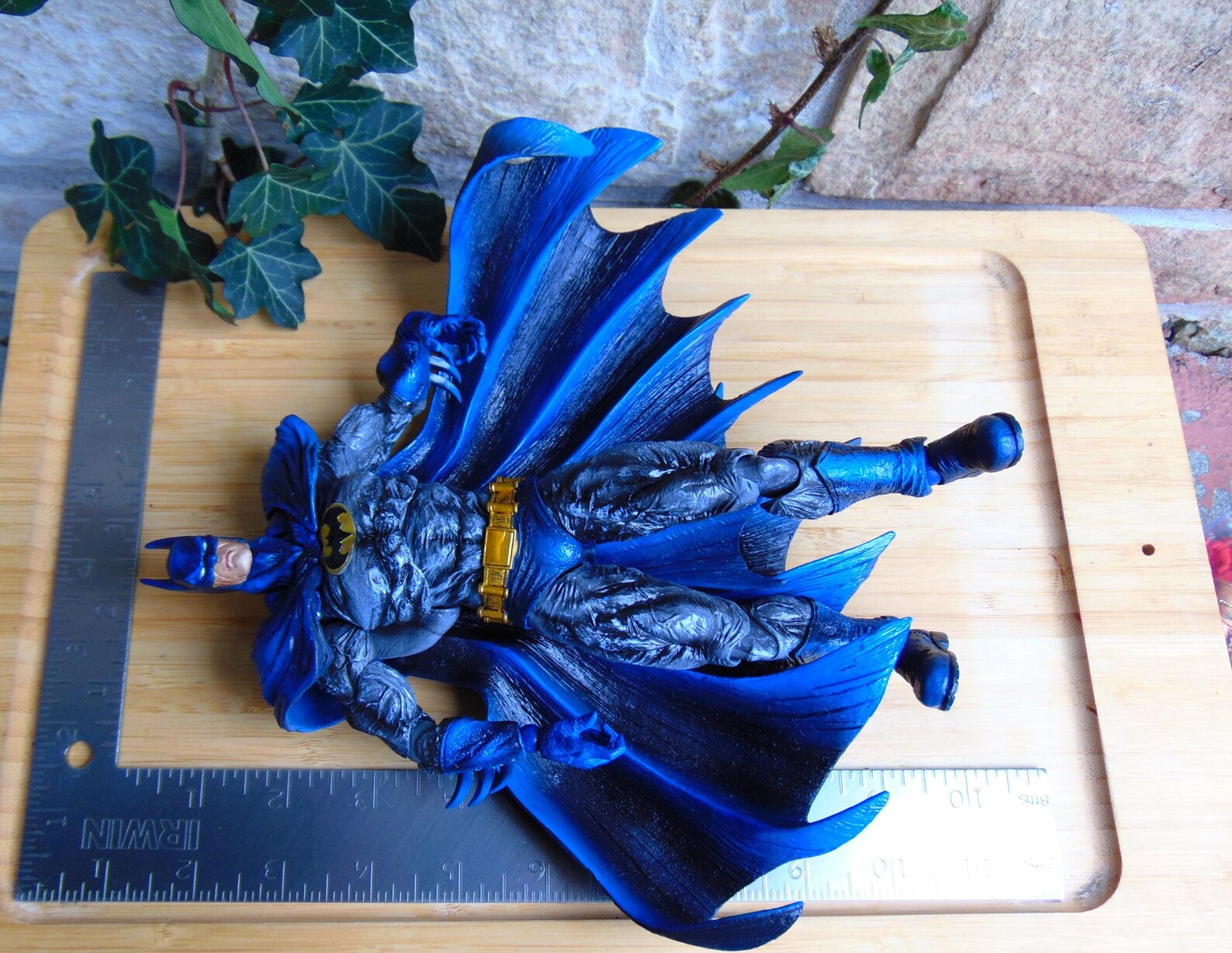 DC Comics Stylized Batman Collectible Arkham City 1970s Batsuit 9 Inch ...