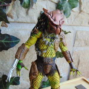 Predator Dark Horse Comics Series Golden Angel Action Figure, 1996 PREDATOR: 1718 Anthology ...