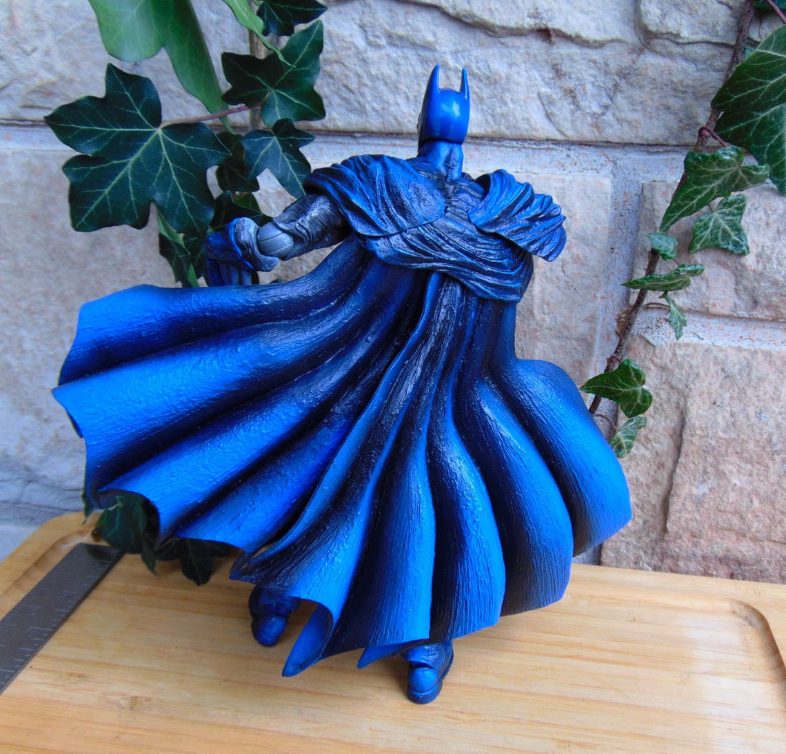 DC Comics Stylized Batman Collectible Arkham City 1970s Batsuit 9 Inch ...