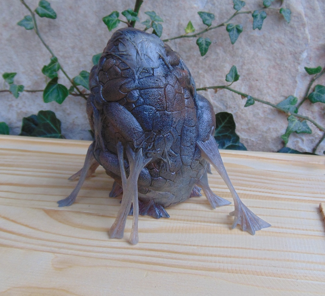 1984 GREMLINS Movie NECA GREMLIN Egg Action Figure Custom Display ...