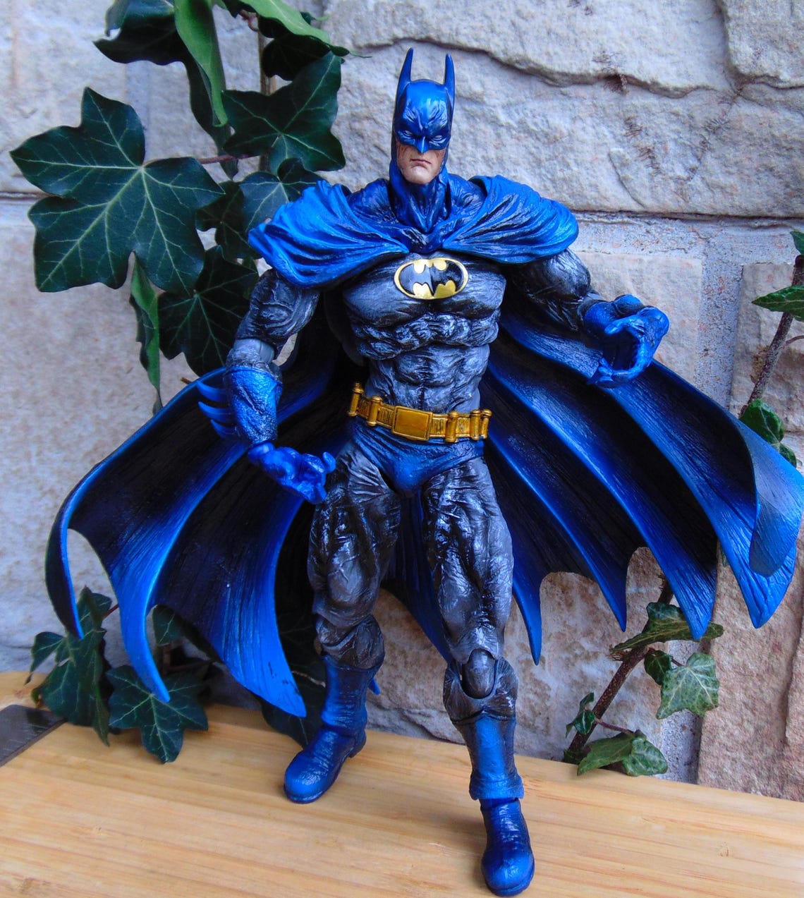 DC Comics Stylized Batman Collectible Arkham City 1970s Batsuit 9 Inch ...