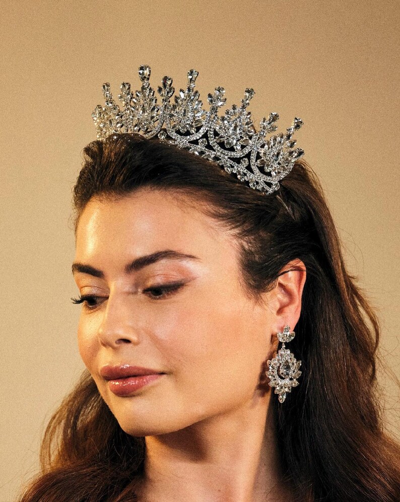 Classic Royal-inspired Bridal Tiara – Modern Elegance With Timeless ...