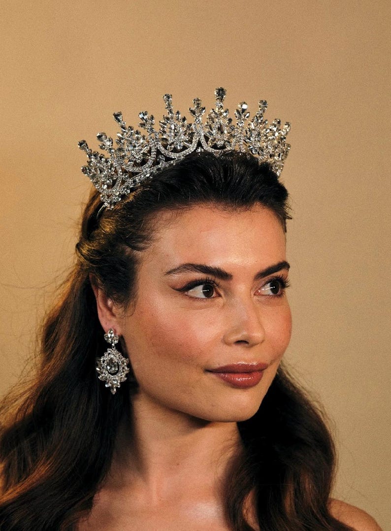 Classic Royal-inspired Bridal Tiara – Modern Elegance With Timeless ...