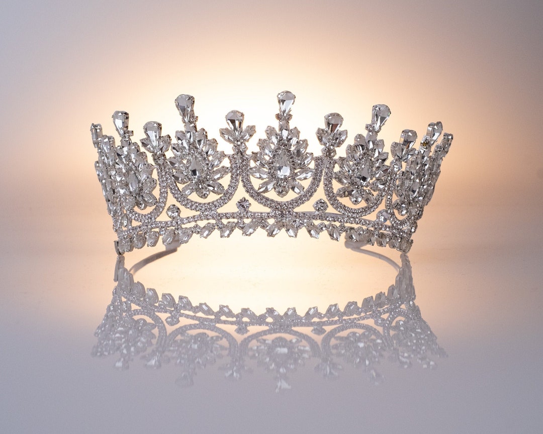 Classic Royal-inspired Bridal Tiara – Modern Elegance With Timeless ...