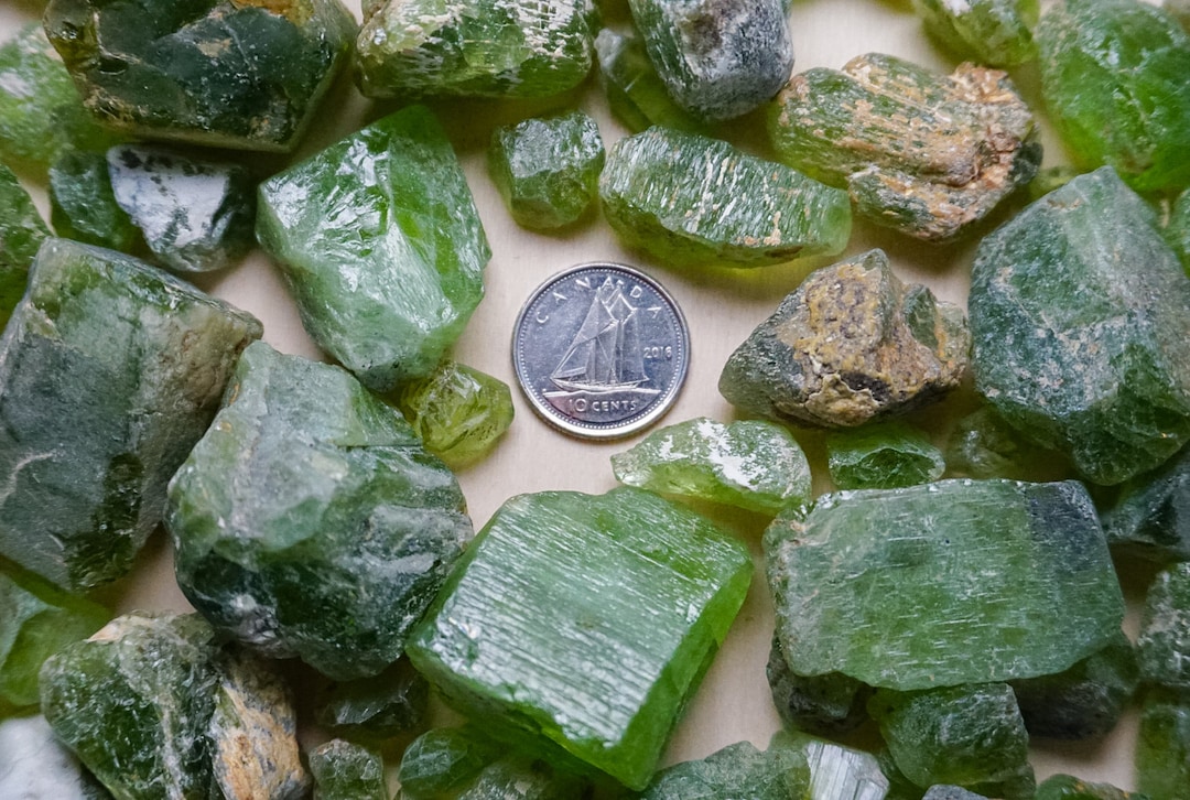 PERIDOT | Natürlicher roher Peridot Roh edelstein | Lose Peridot ...