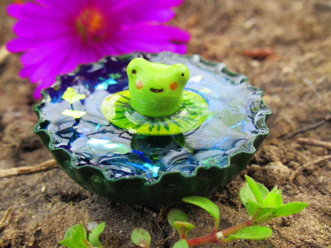 Frog Bottlecap Gift for Friend Frog Desk Friend Resin Gift Kids Desk ...