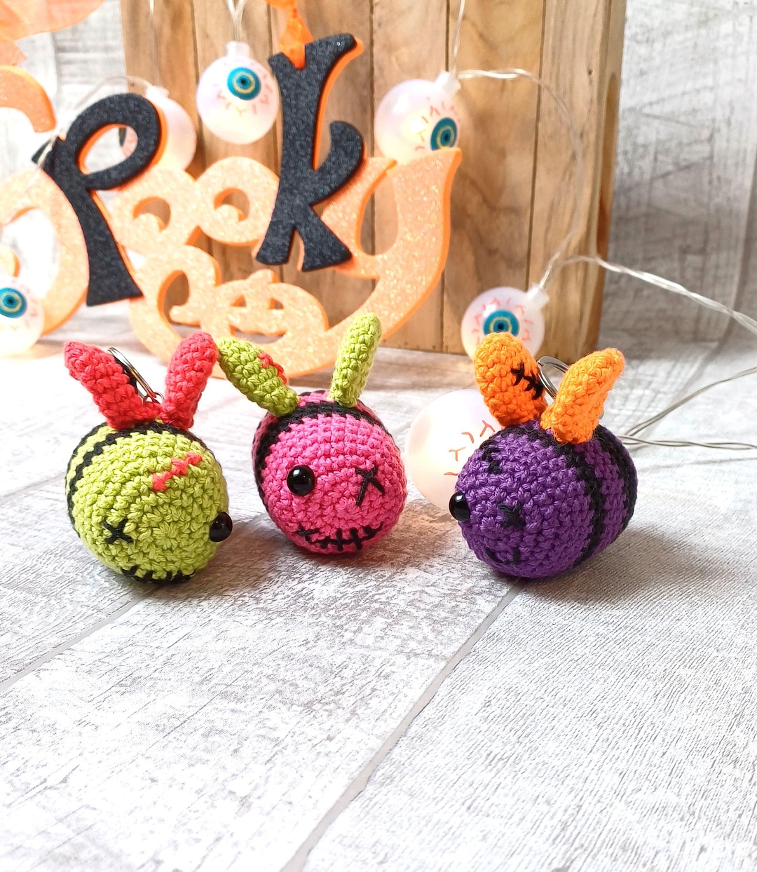 Amigurumi Zom-bee Friend | Crochet Zombie Bee Keychain | Halloween Bee ...