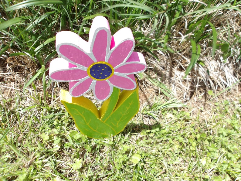 Playful Flower Stakes: 'crazy Daisy' Garden Decorations - Etsy