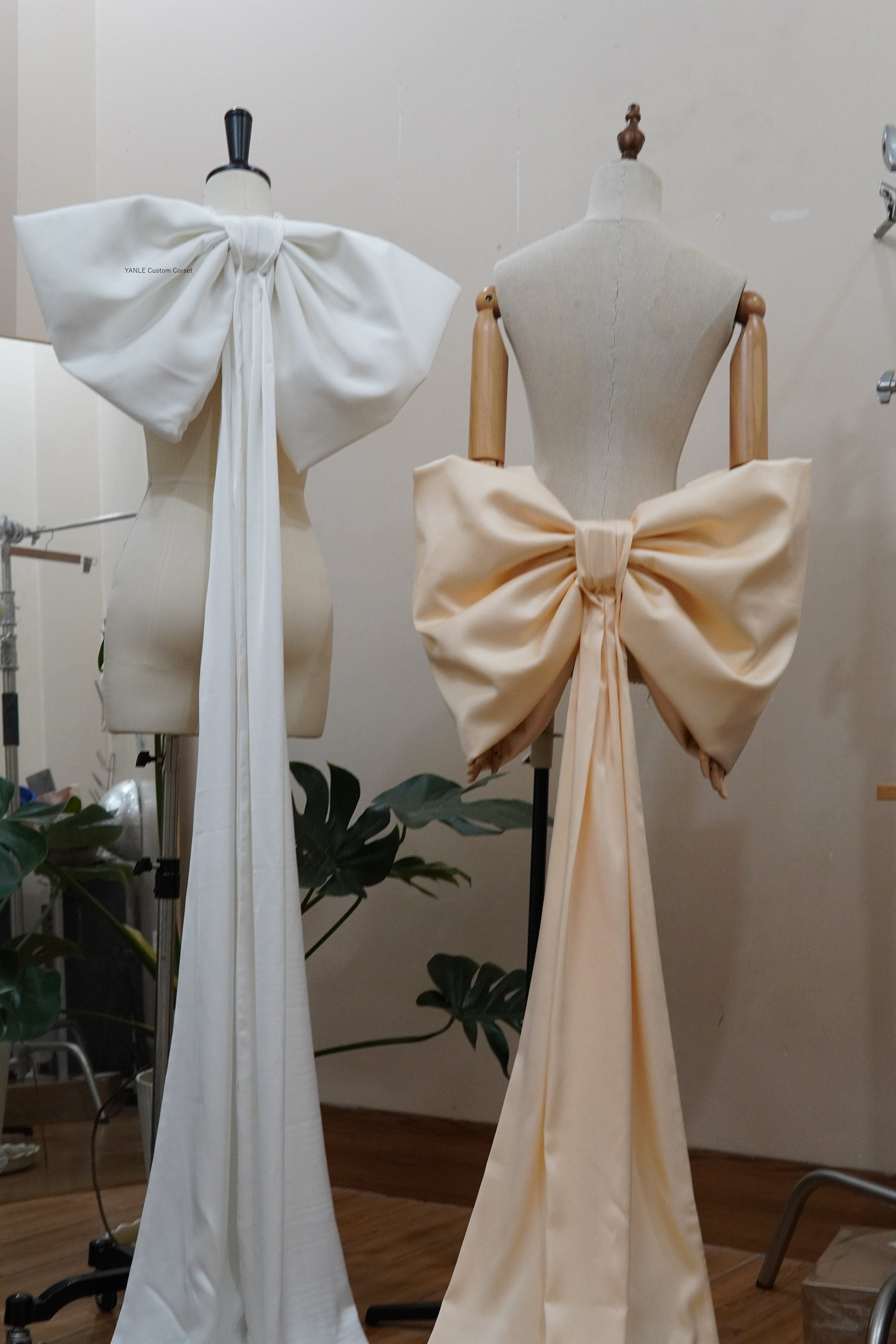 Detachable Wedding Bow in the Back of Bridal Dress/ Design 3D White ...