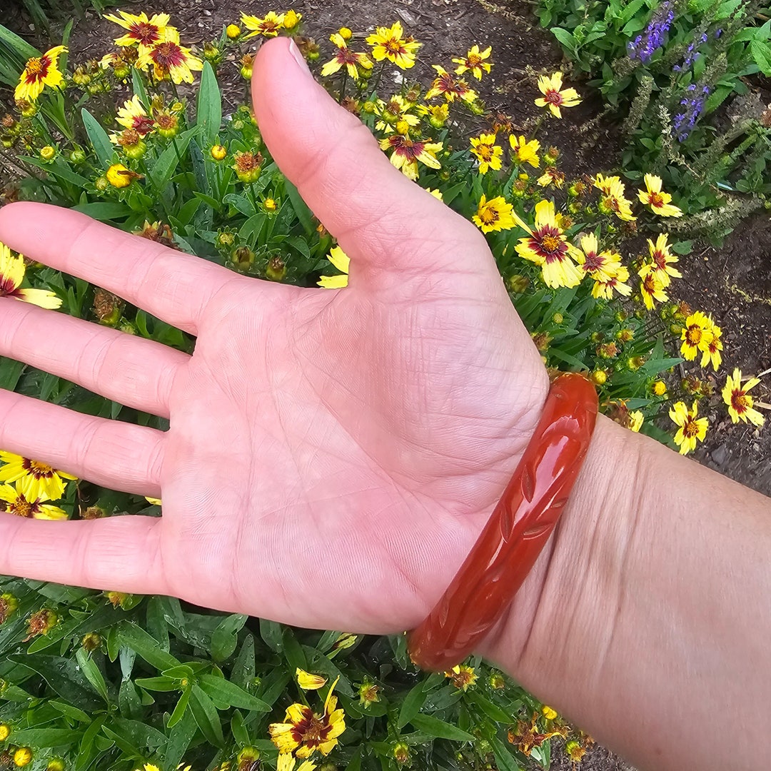 Vintage Bakelite Bangle Carved Red Bracelet Maroon Color Carved Leaves ...