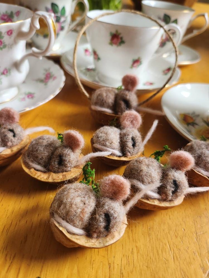 Felted Sleeping Mouse in a Walnut Shell. Needlefelted. - Etsy UK