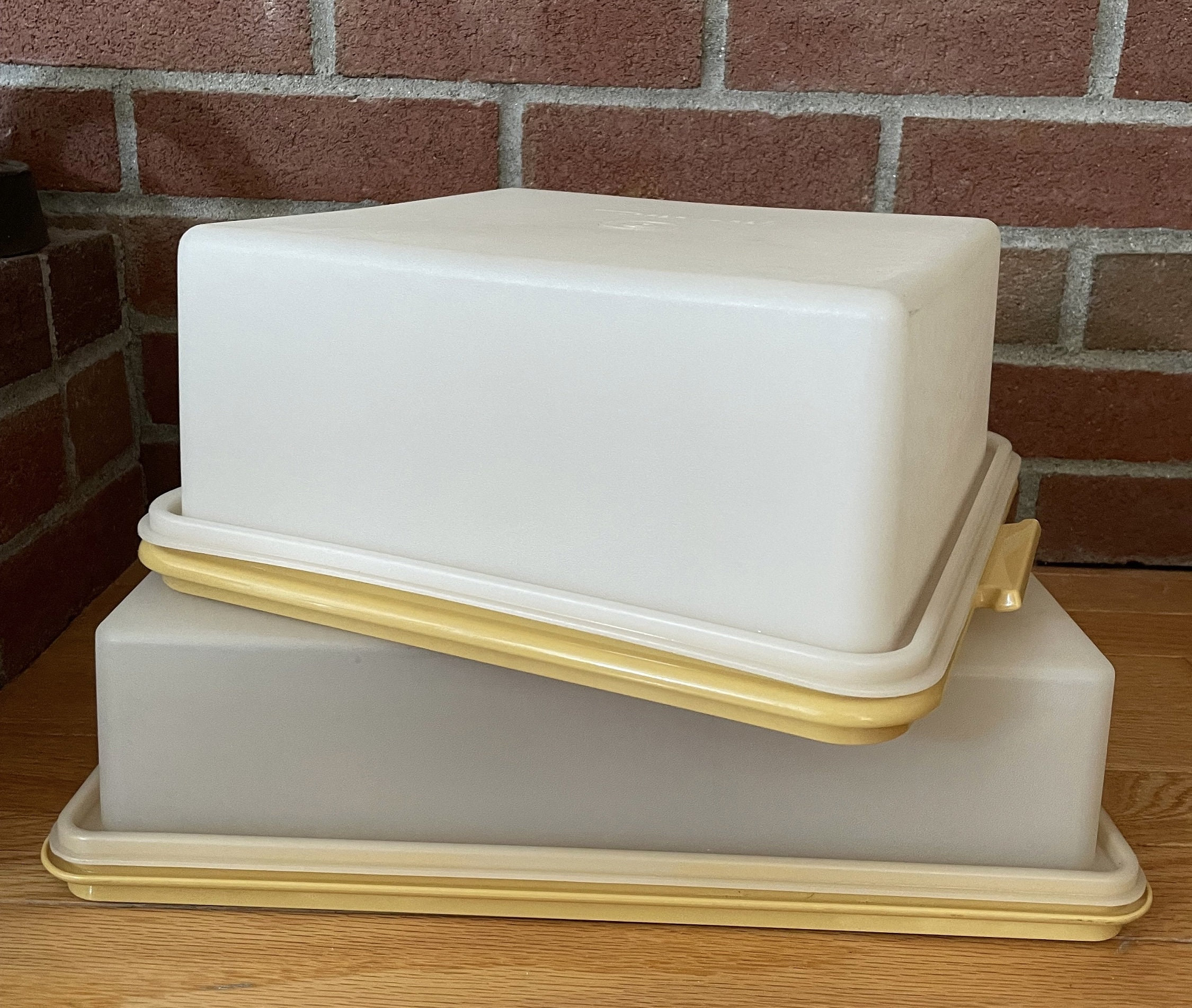 Choice of Vtg Tupperware Harvest Gold Fresh N Fancy 2 Piece Cake ...