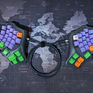 Redox Manuform With Tescee Purple Pandas, Akko EVA-01 Caps, and Joker ...